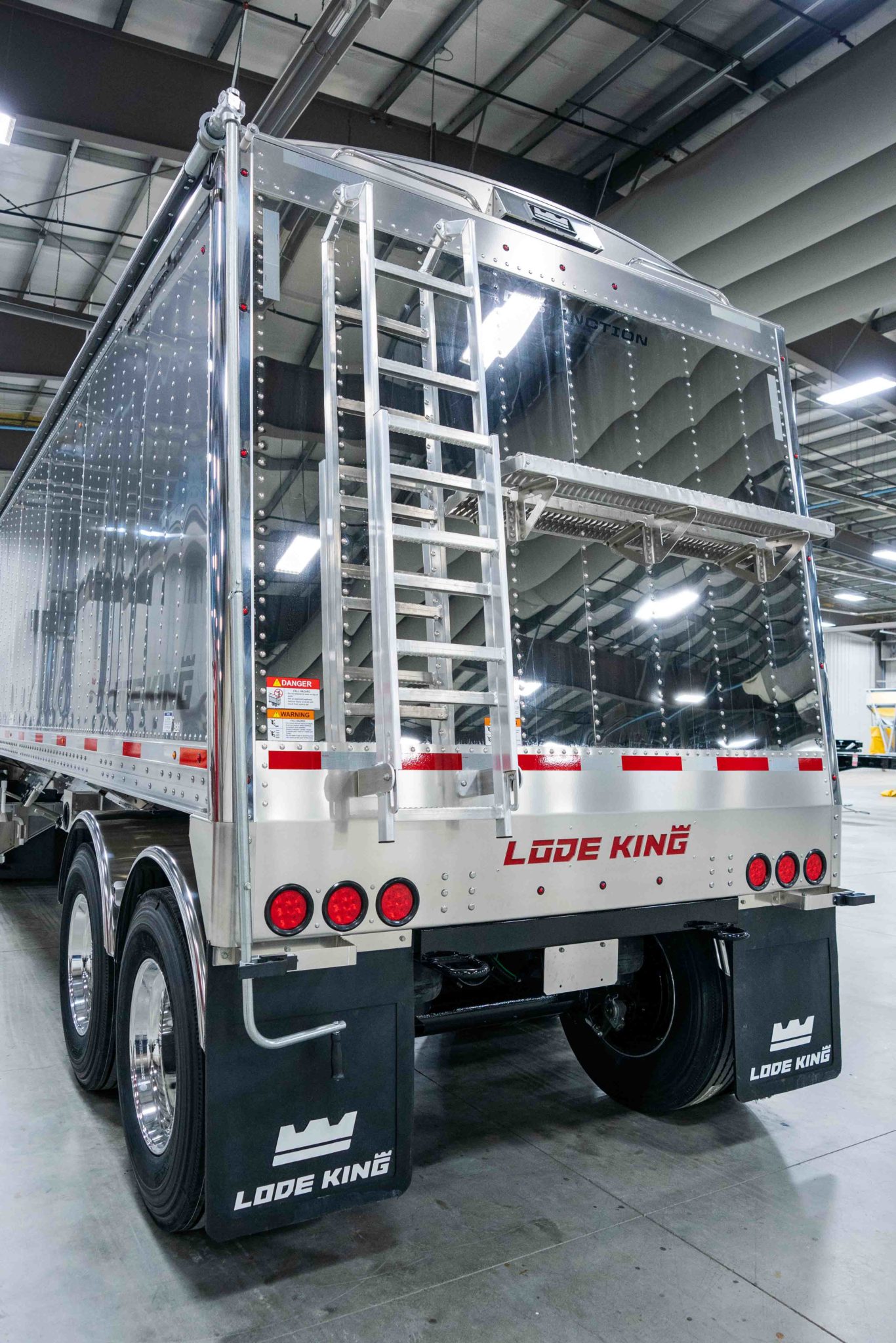 LodeKing-Distinction-40th-TriAxle-Lode King Distinction 40th ...