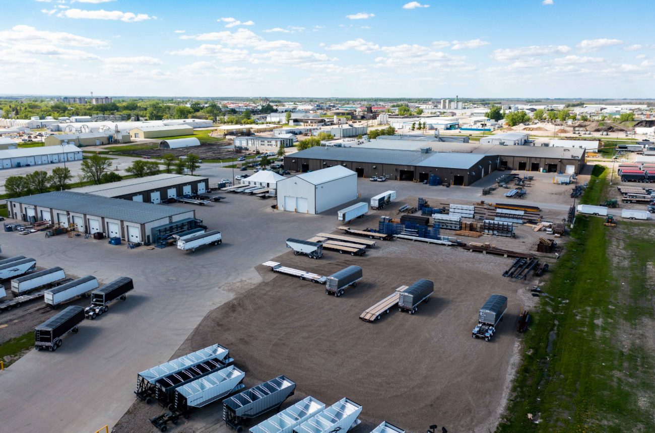 Premier manufacturer of flatbeds, hopper trailers, and heavy haul semi ...